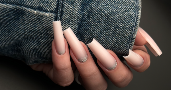 Course on nail extensions using upper forms